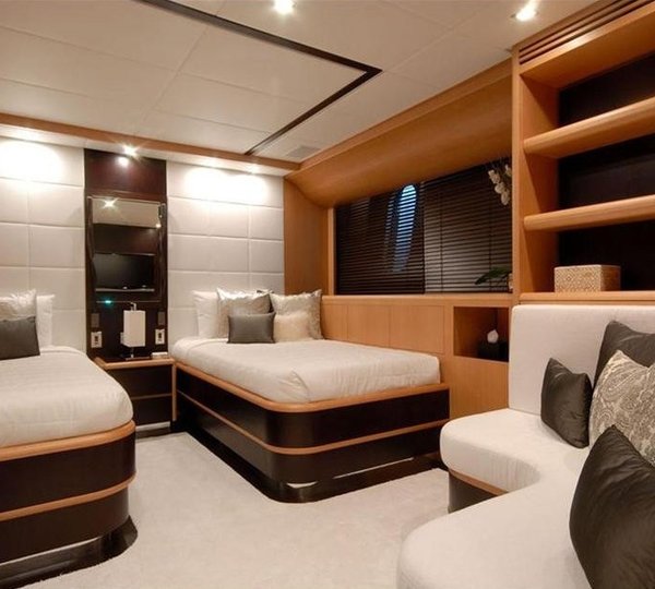 Yacht PURE ONE, Cantiere Arno (Rodriguez Group) | CHARTERWORLD Luxury ...